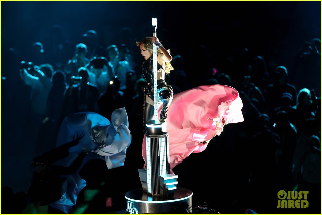 Jennifer Lopez's Pole Dance at Super Bowl 2020 Was the Moment of the ...