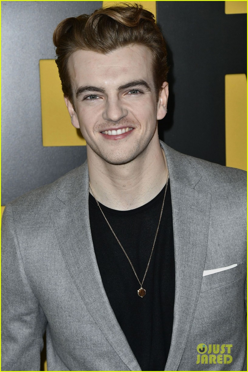 Al Pacino Joins Logan Lerman, Josh Radnor & More at 'Hunters' Premiere ...