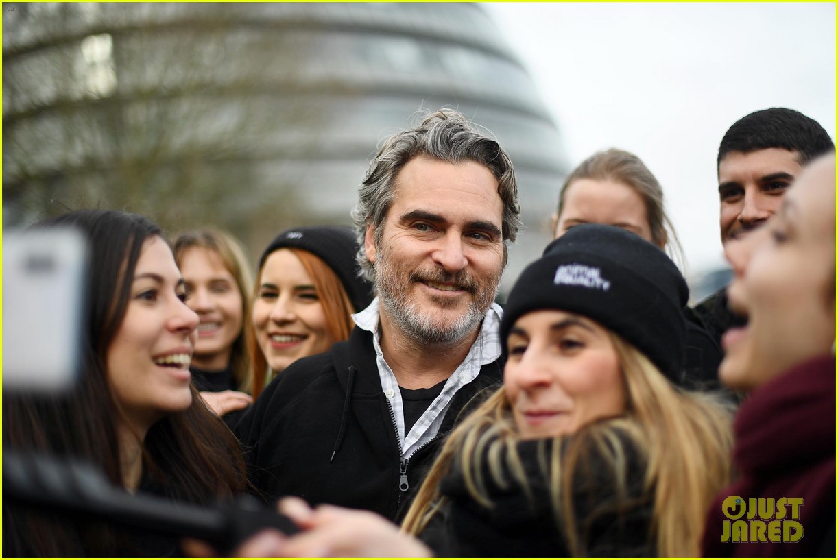Joaquin Phoenix Urges People To 'Go Vegan' Ahead of BAFTAs 2020 Win ...