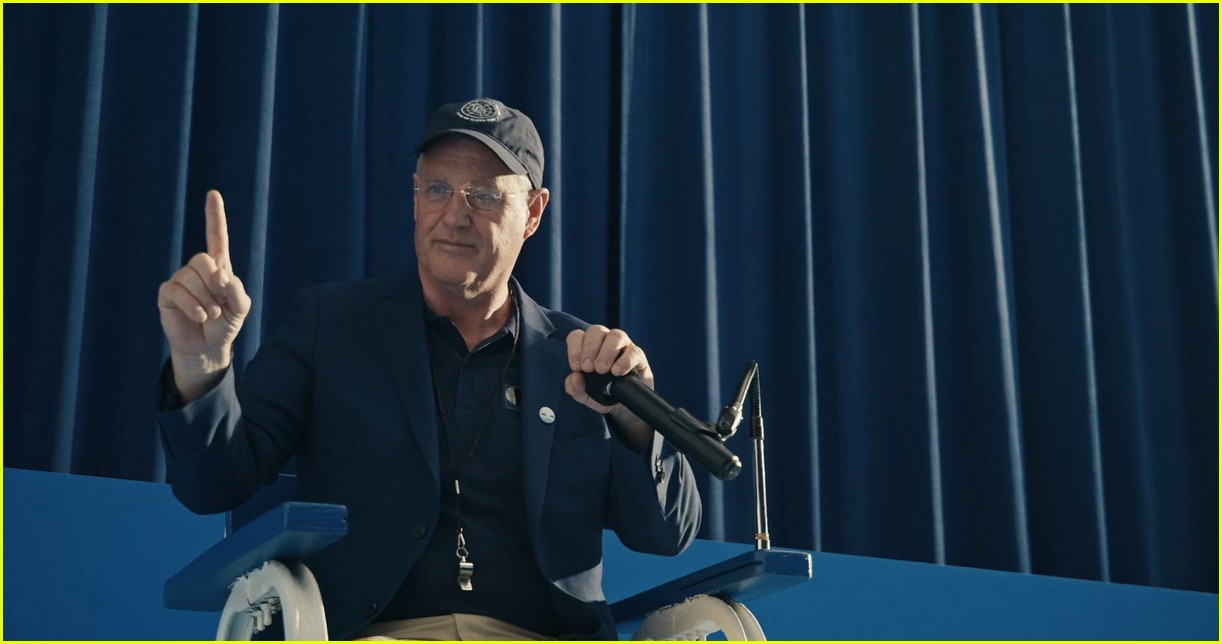 Taylor Swift Transforms Into a Man for 'The Man' Video - Watch Now ...