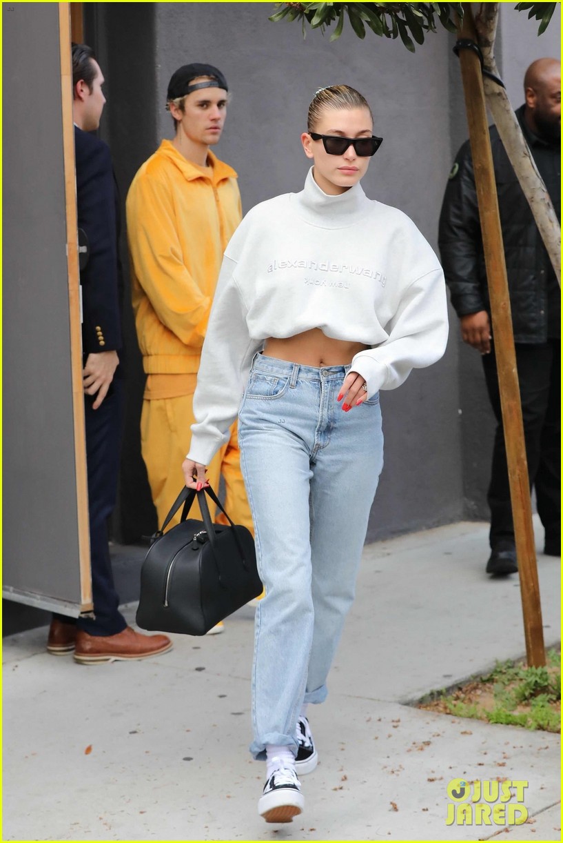 Hailey Bieber Thanks Justin For 'Putting a Smile' on Her Face in Sweet ...