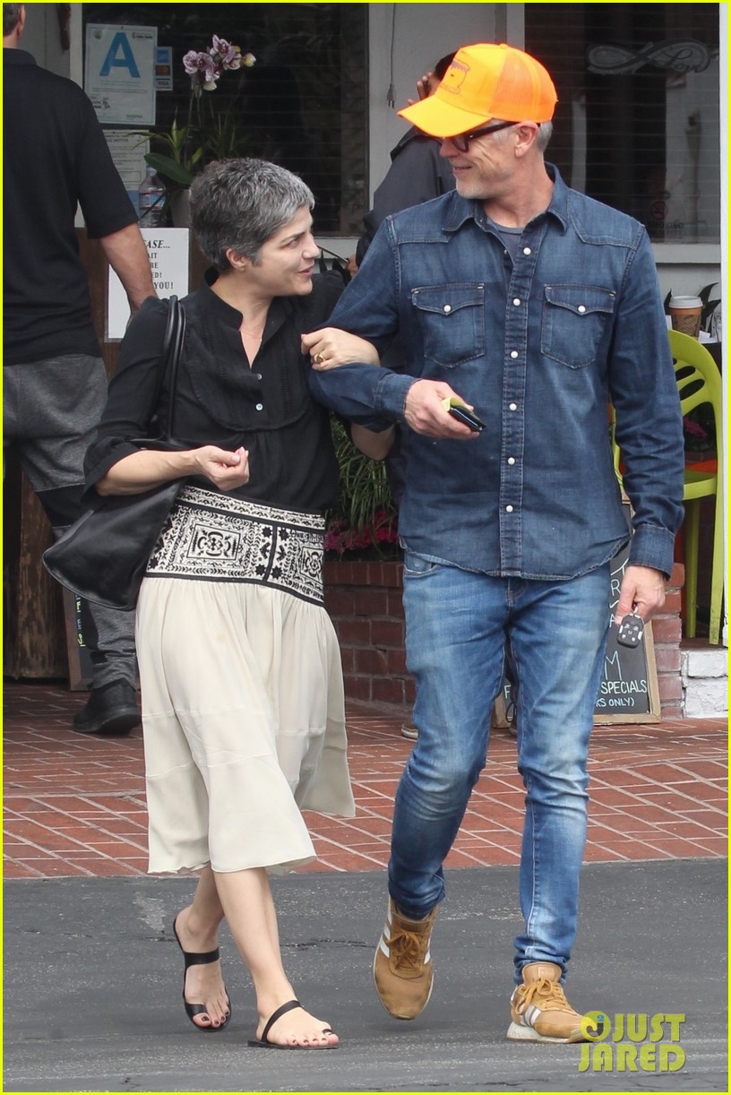 Selma Blair & Boyfriend Ron Carlson Look Smitten at Brunch!: Photo ...