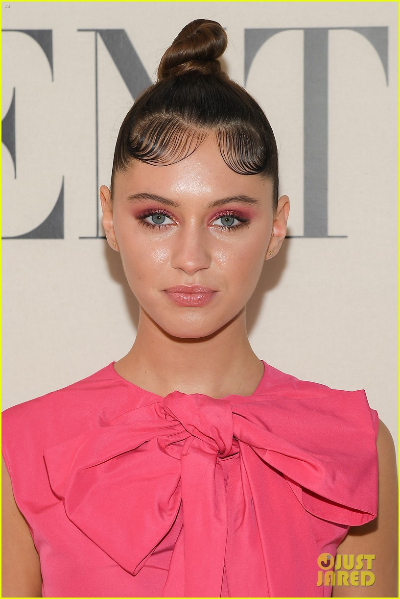 Caitriona Balfe Looks Royal in Blue at Valentino's Paris Fashion Week ...