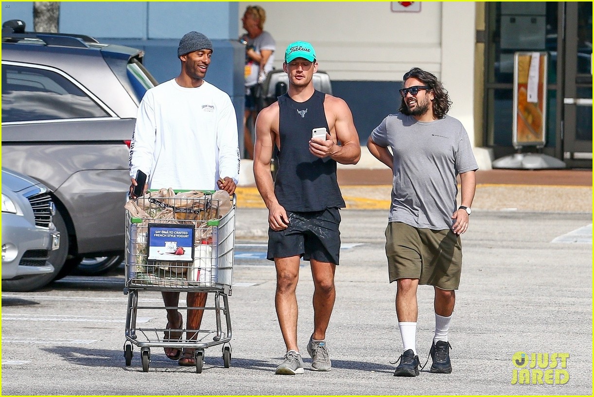 Tyler Cameron Stocks Up on Groceries with BFF Matt James in Florida ...