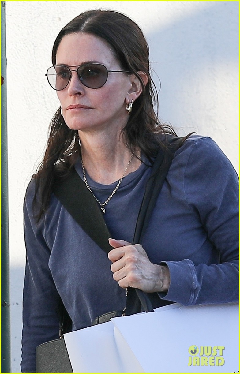 Courteney Cox Carries Extremely Large Celine Shopping Bag in LA: Photo ...
