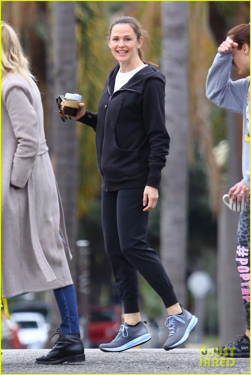 Jennifer Garner Whips Up Soft Pretzels After Her Son Says She Eats Too ...