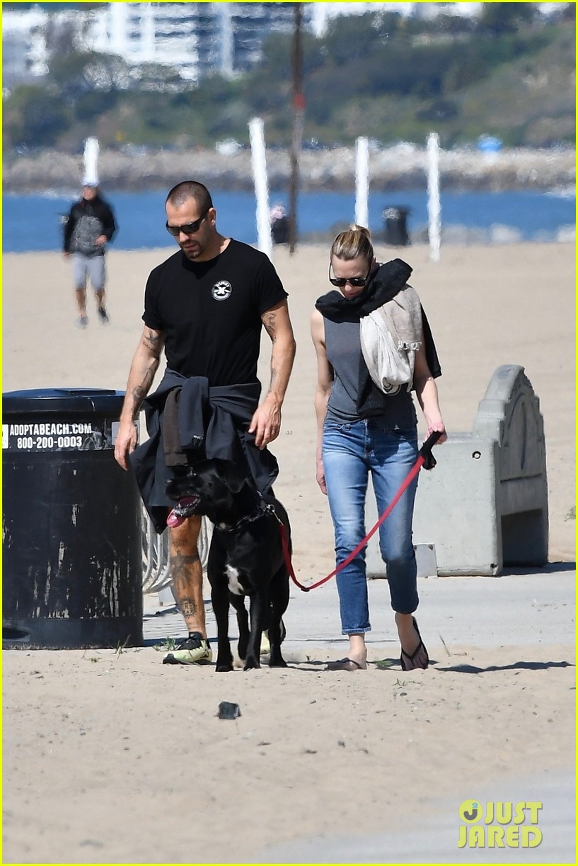 Robin Wright & Husband Clement Giraudet Get Some Fresh Air at the Beach ...