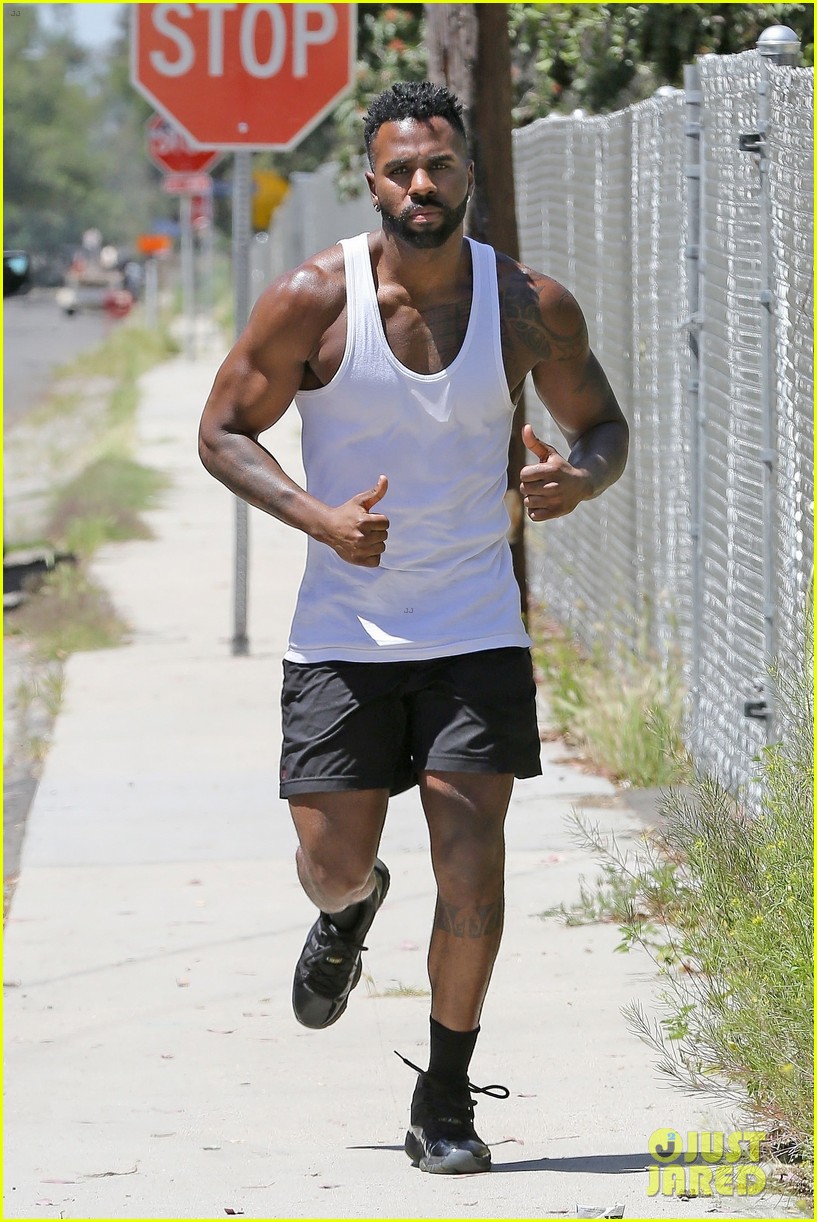 Jason Derulo Seemingly Shaves Off His Eyebrow After Losing a Bet: Photo ...