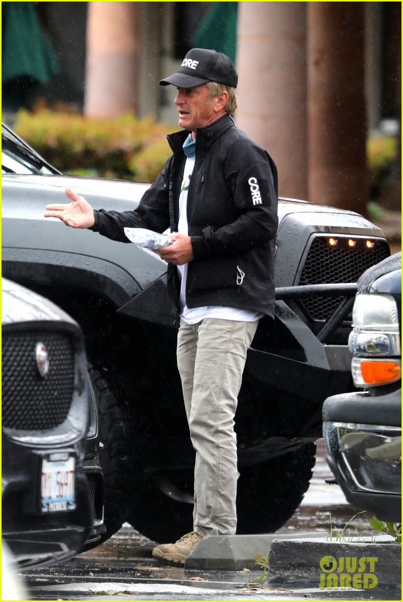 Sean Penn Volunteers With CORE at COVID-19 Coronavirus Testing Stations ...