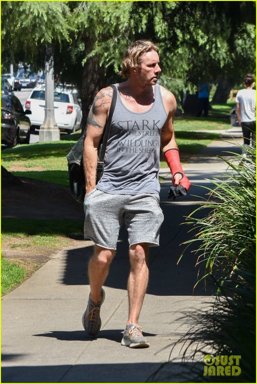 Dax Shepard Steps Out in a Cast After Performing Surgery on Himself ...