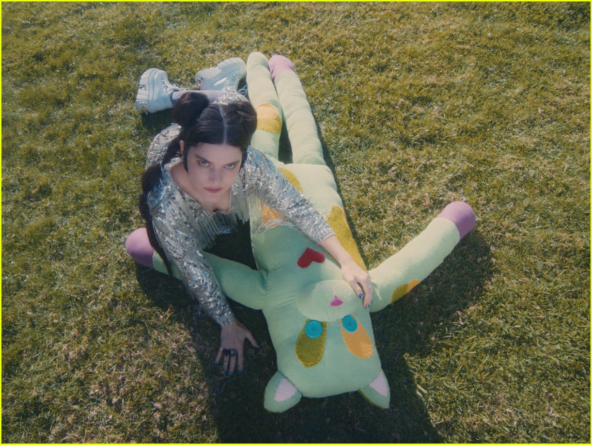 French Singer Soko Announces Third Album 'Feel Feelings,' Drops New ...