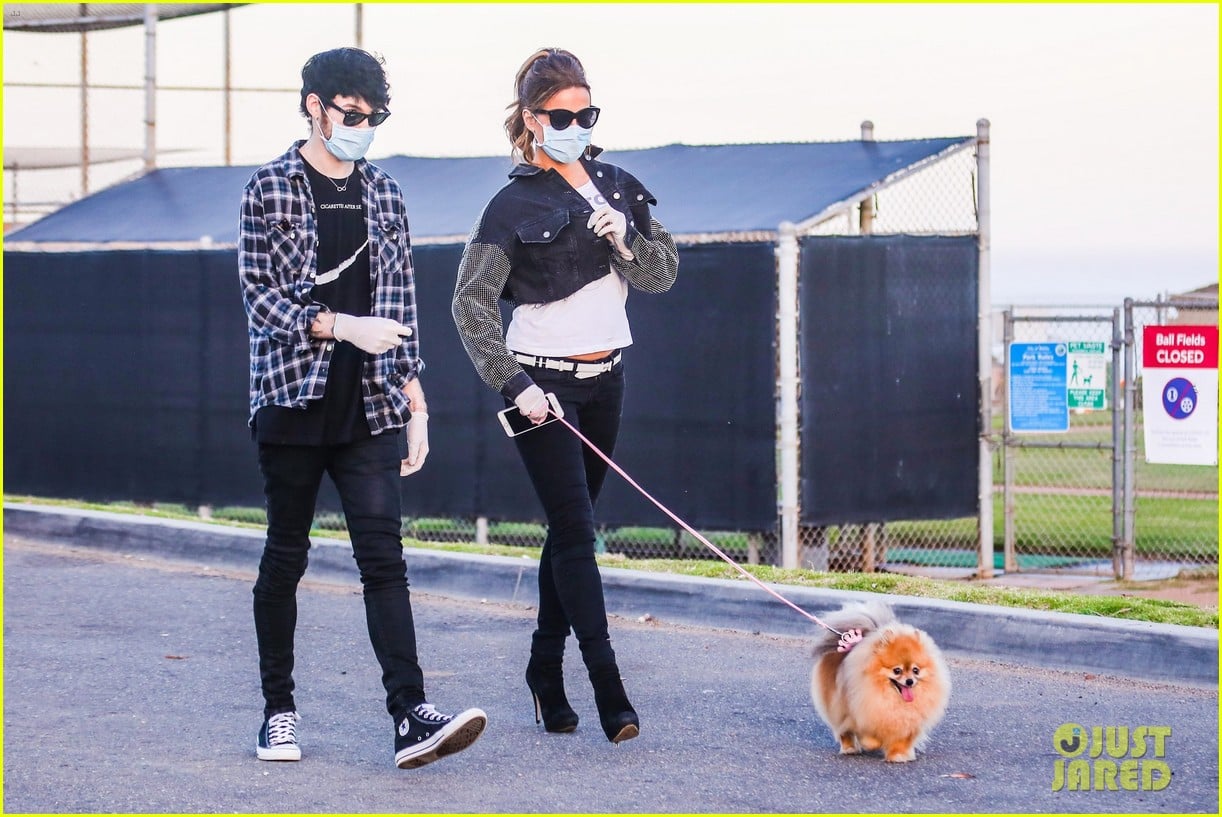 Kate Beckinsale Goes For a Sunset Walk with Boyfriend Goody Grace ...