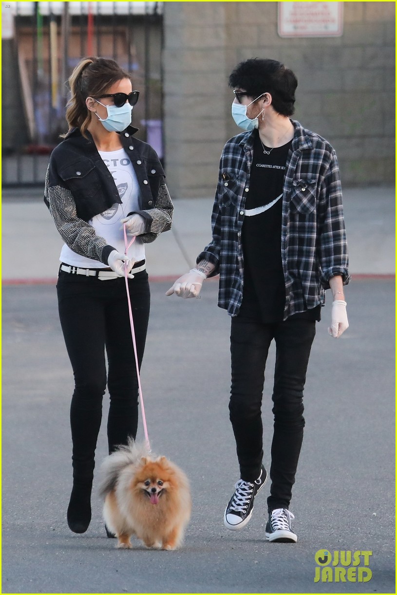 Kate Beckinsale Goes For a Sunset Walk with Boyfriend Goody Grace ...
