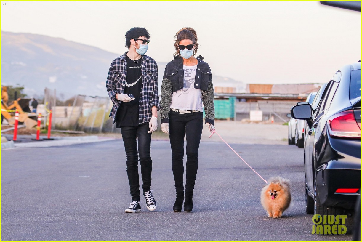 Kate Beckinsale Goes For a Sunset Walk with Boyfriend Goody Grace ...