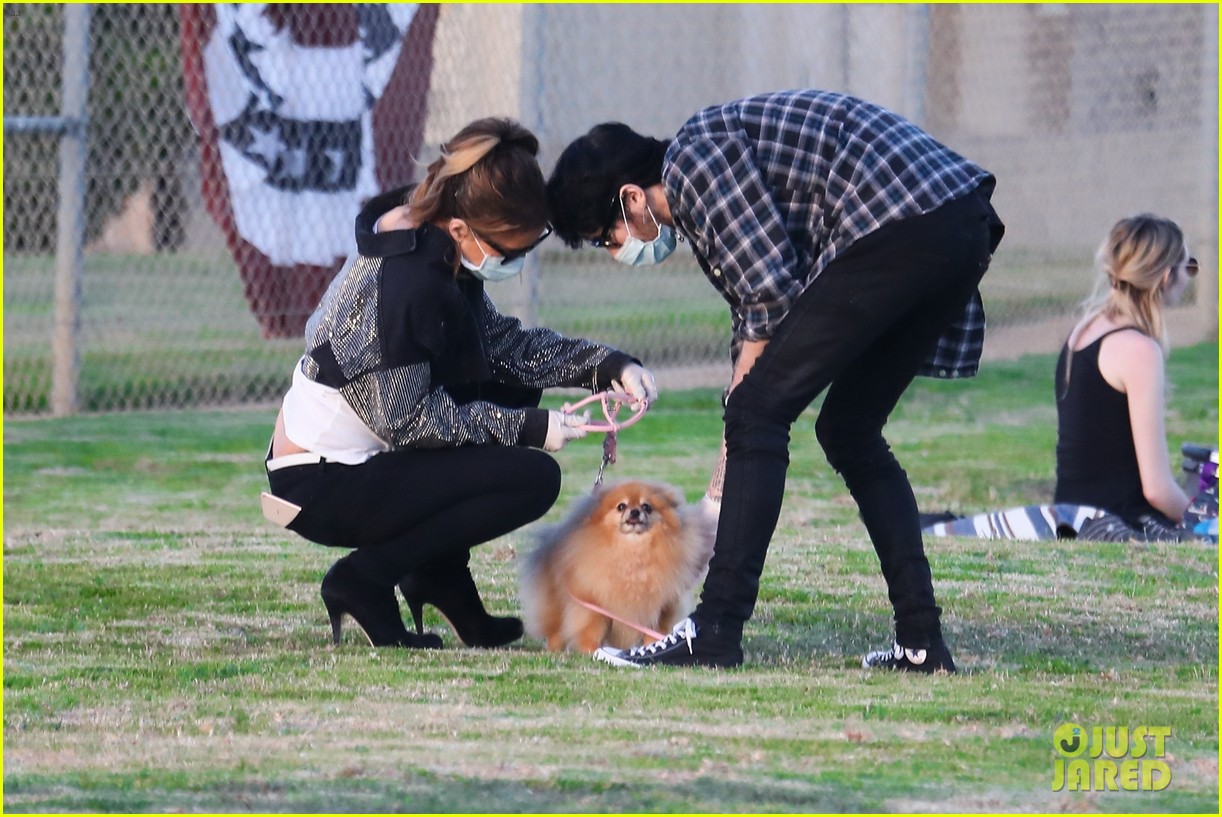 Kate Beckinsale Goes For a Sunset Walk with Boyfriend Goody Grace ...