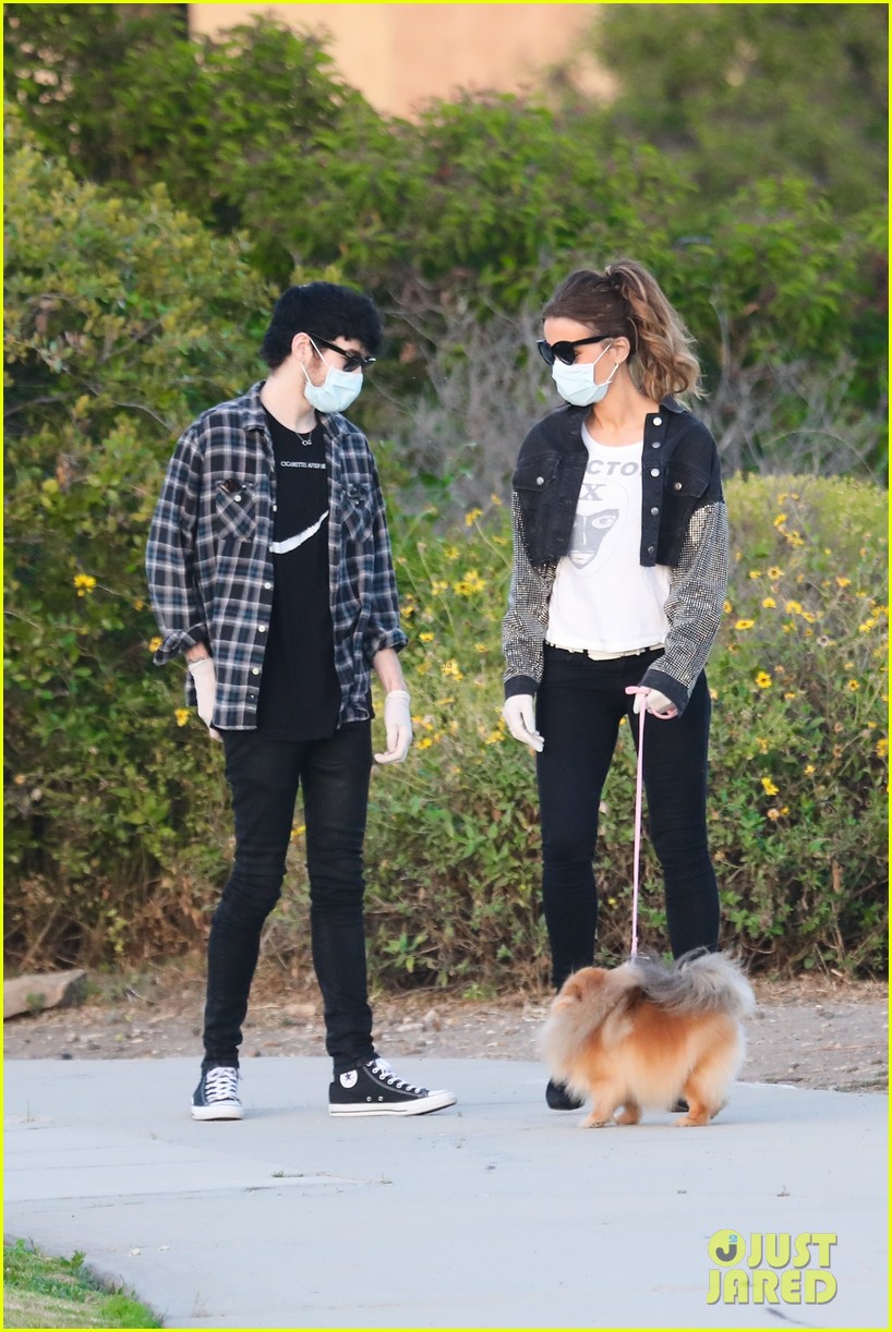 Kate Beckinsale Goes For a Sunset Walk with Boyfriend Goody Grace ...