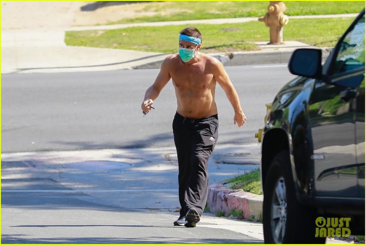 Colin Farrell Goes Shirtless for a Masked Run, Puts Hot Body on Display ...
