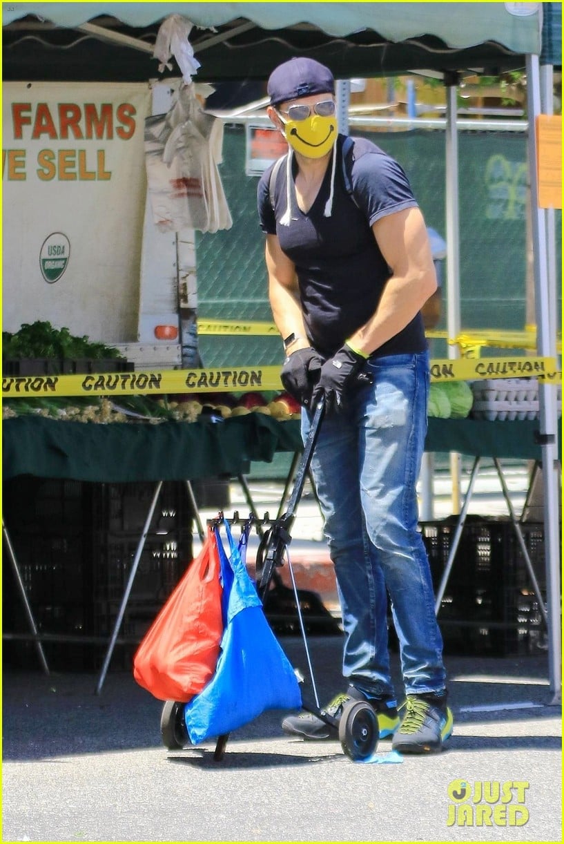 Joel McHale Wears Smiley Face Mask to the Farmer's Market: Photo ...