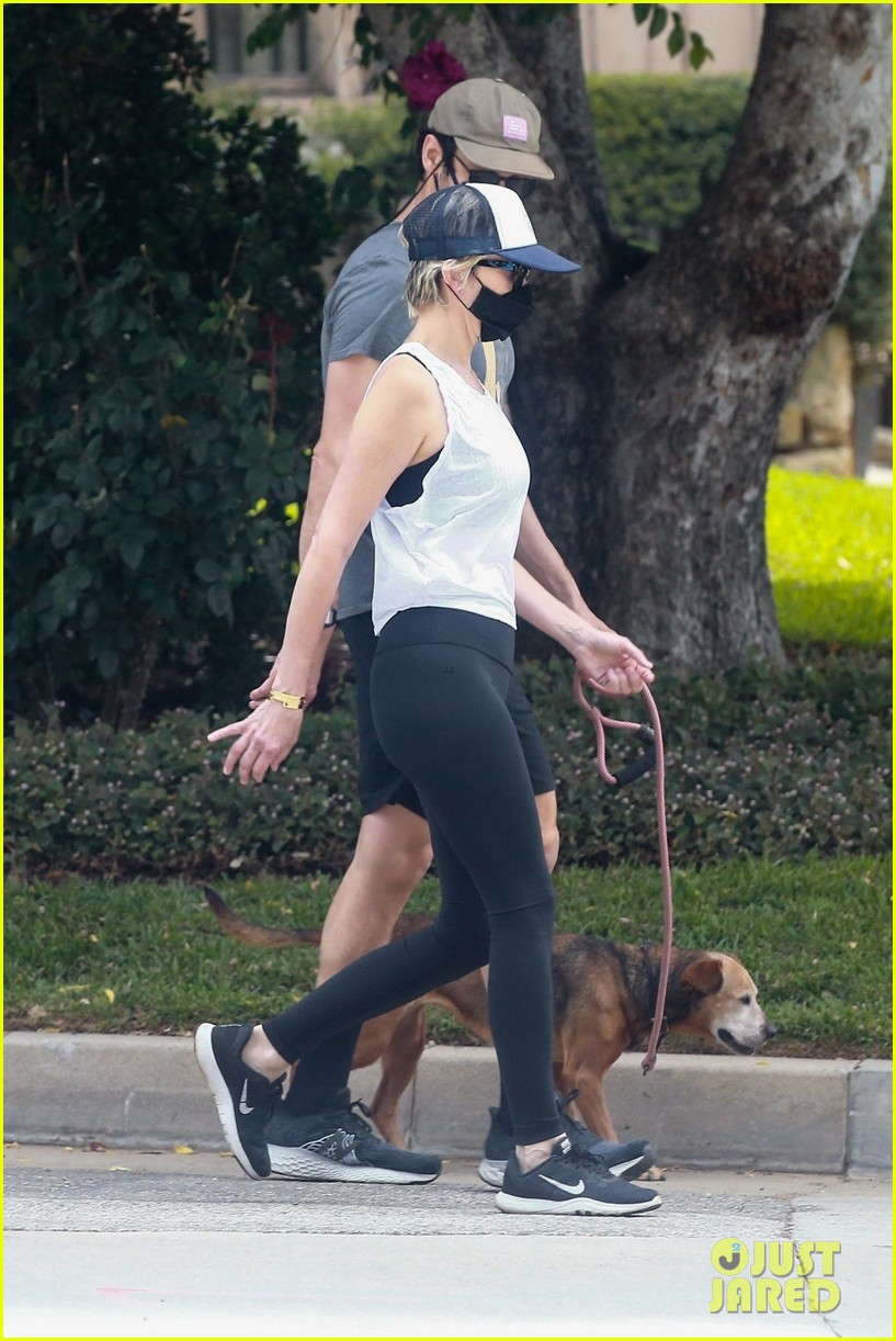 Kristen Wiig Steps Out After Sparking Pregnancy Rumors: Photo 4458726 ...