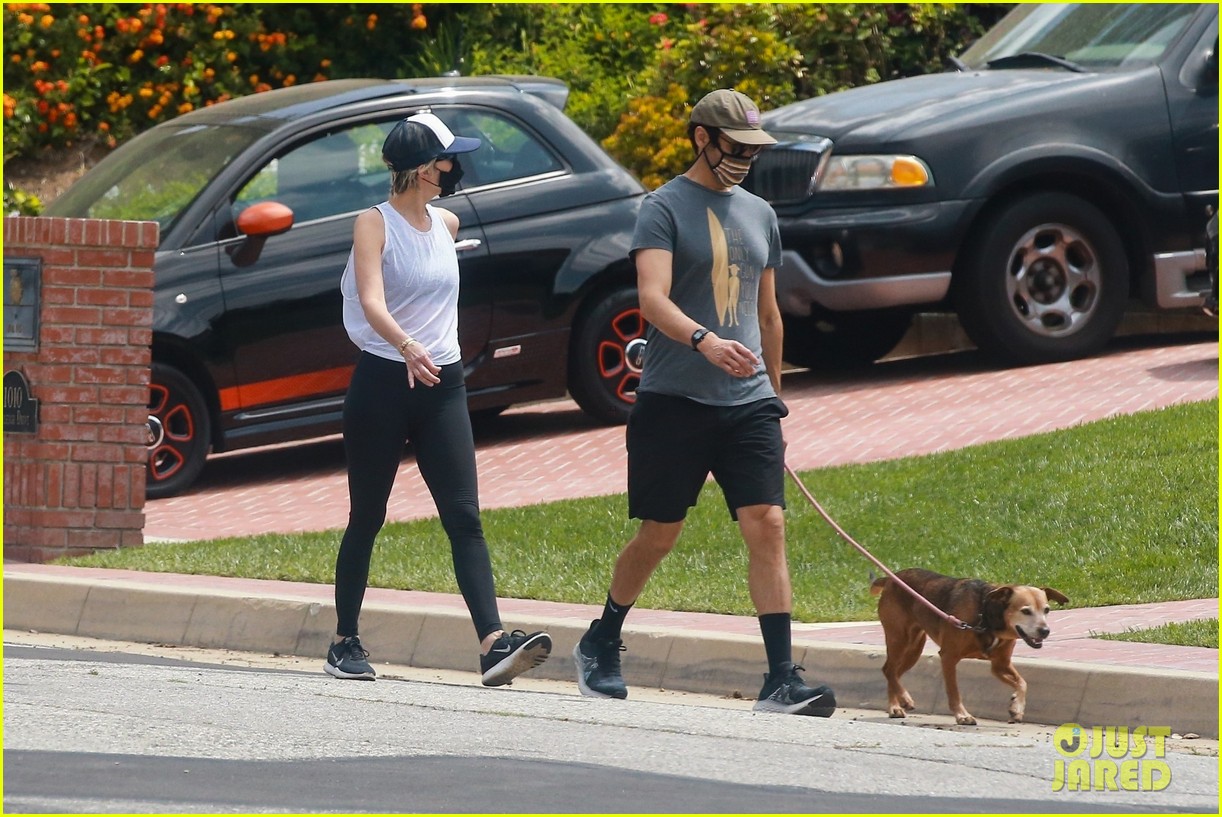 Kristen Wiig Steps Out After Sparking Pregnancy Rumors: Photo 4458732 ...