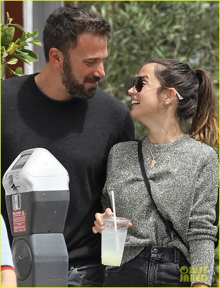 Ben Affleck & Ana de Armas Look So in Love After Lunch Date!: Photo ...