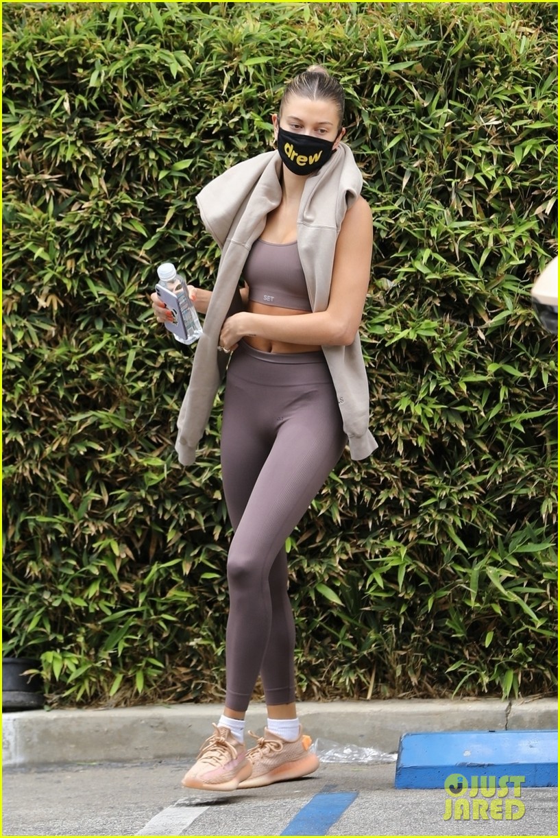 Justin Bieber Joins Wife Hailey for a Doctor's Appointment: Photo ...