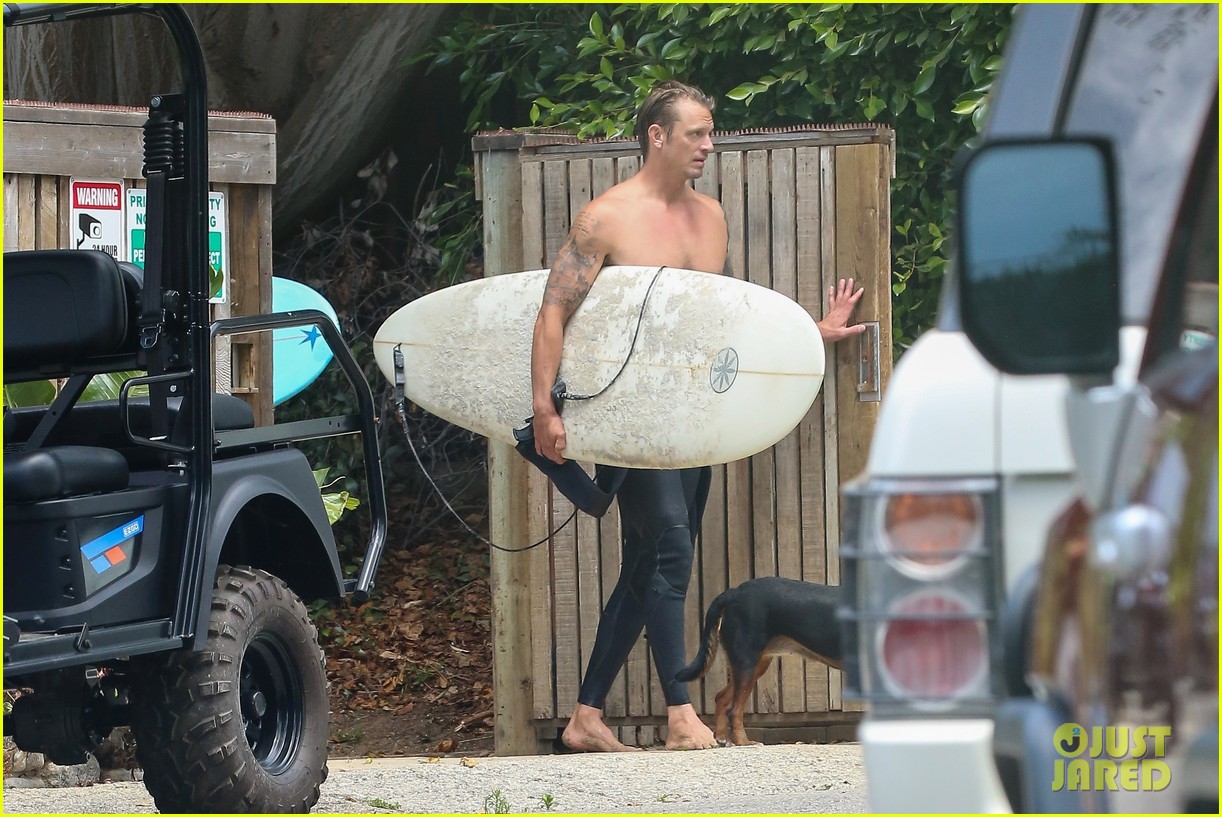 Photo: gerard butler joel kinnaman surf session 39 | Photo 4463084 ...
