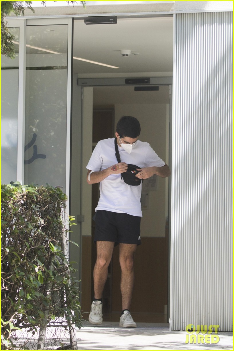 Elite's Omar Ayuso & Arón Piper Step Out in Madrid: Photo 4461823 ...