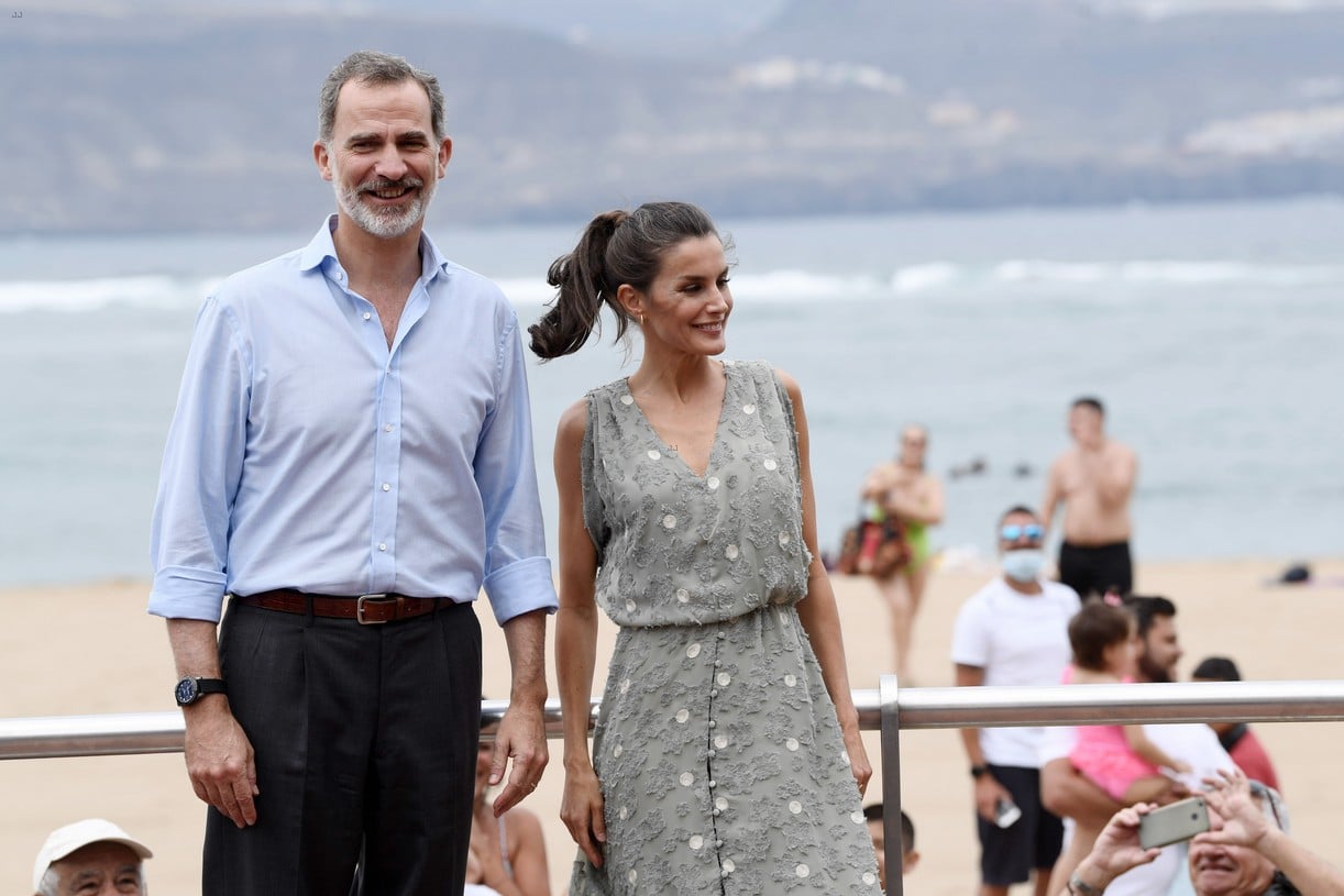 Spain's King Felipe & Queen Letizia Choose Not To Wear Masks For A Bit ...