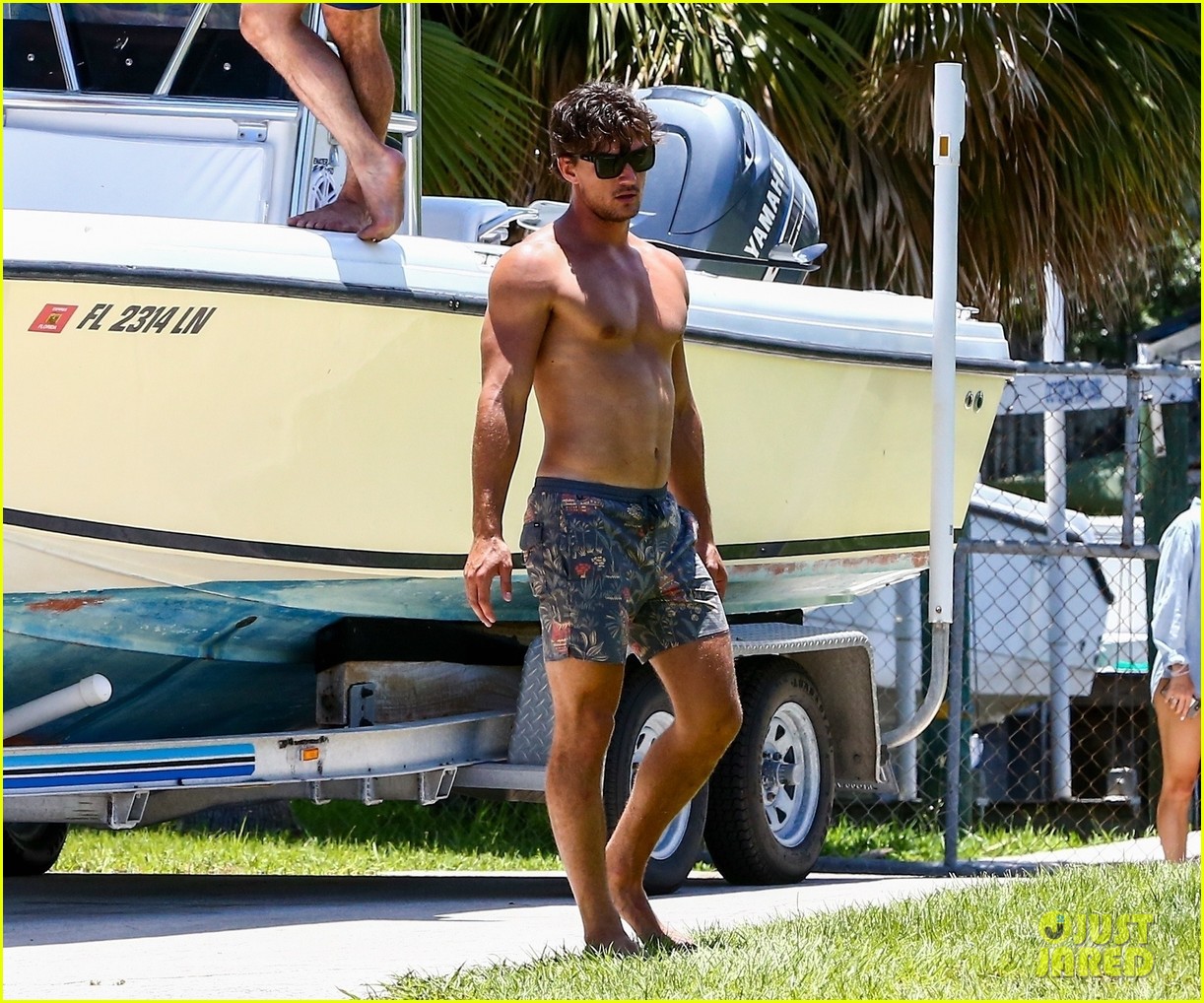 New 'Bachelor' Matt James' Chiseled Shirtless Body is On Display ...