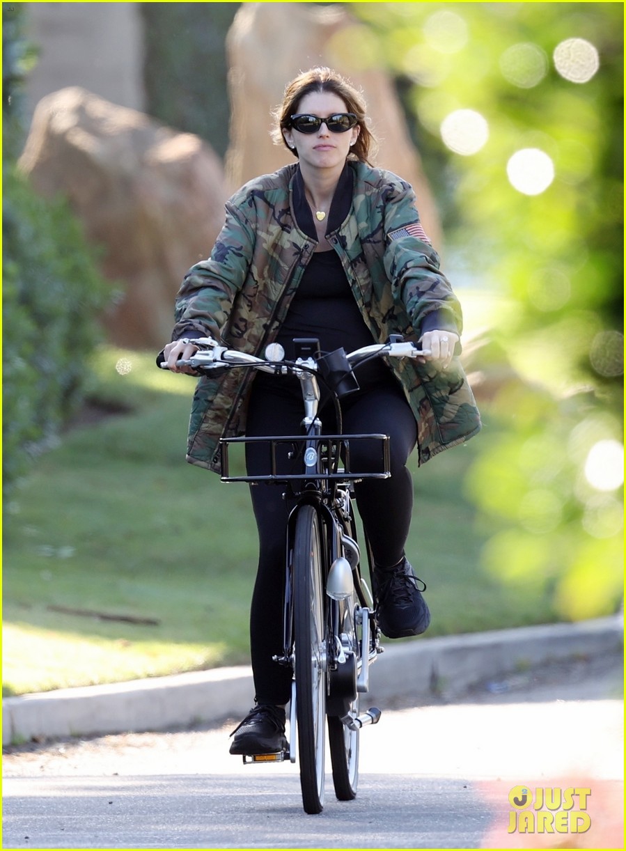 Pregnant Katherine Schwarzenegger Goes for a Bike Ride With Mom Maria ...
