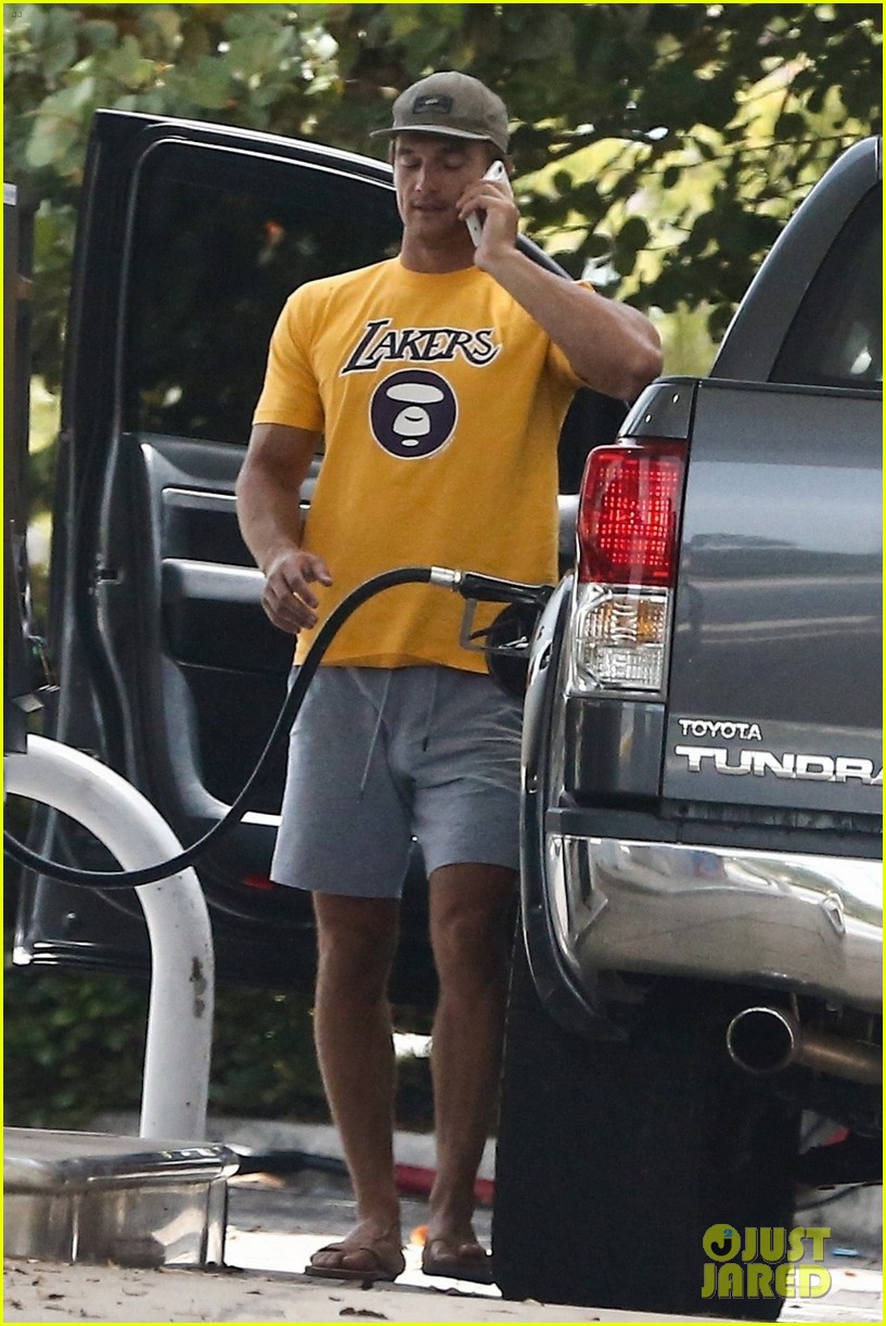 Tyler Cameron's 'Mystery Blonde' Revealed After Lunch Date - See the ...