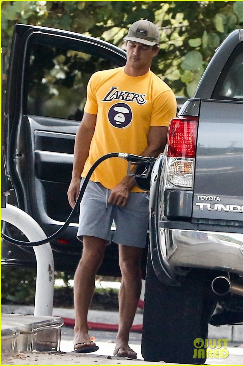 Tyler Cameron's 'Mystery Blonde' Revealed After Lunch Date - See the ...