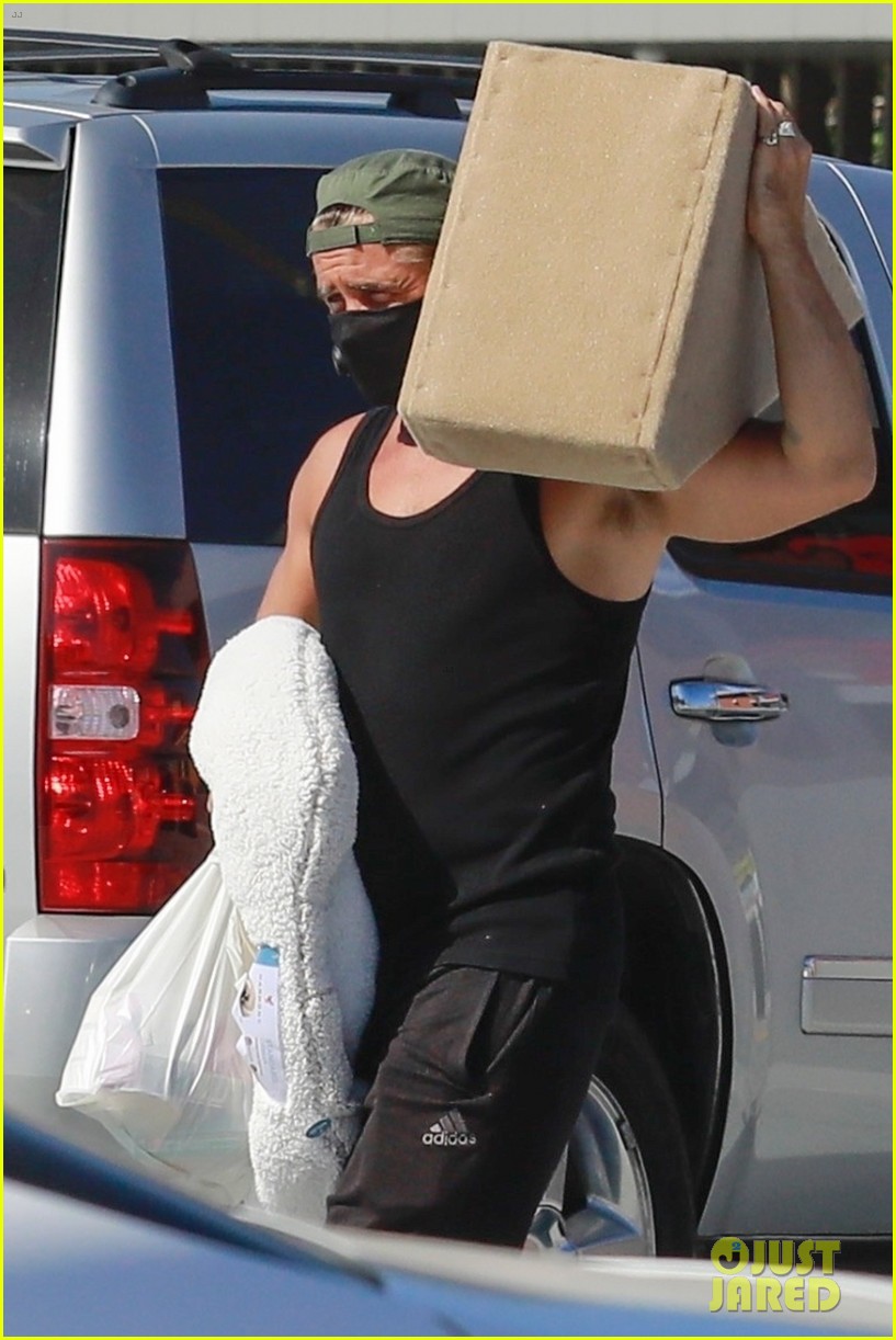 Colin Farrell Goes on a Solo Run for Pet Supplies: Photo 4467821 ...