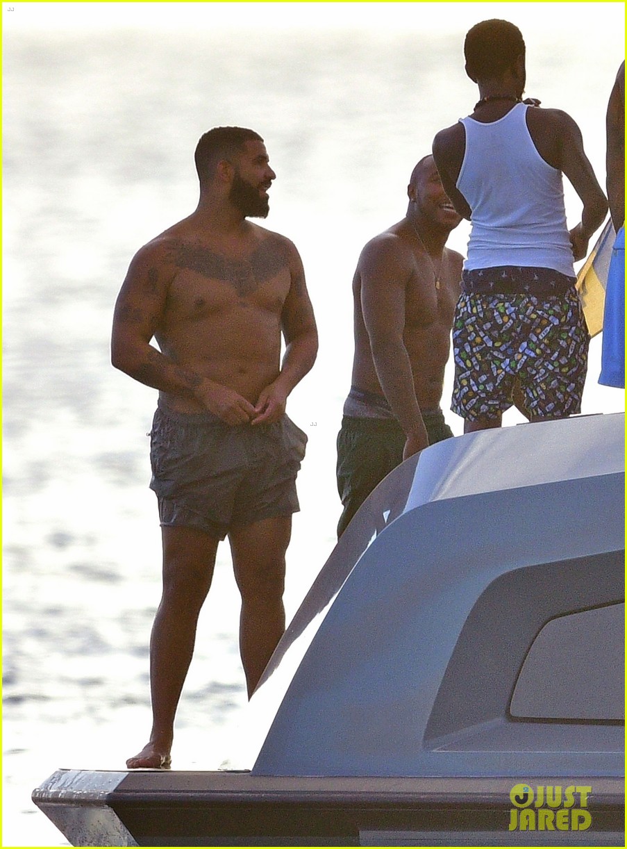 Drake Takes a Dive Into the Ocean While Boating in Barbados: Photo ...