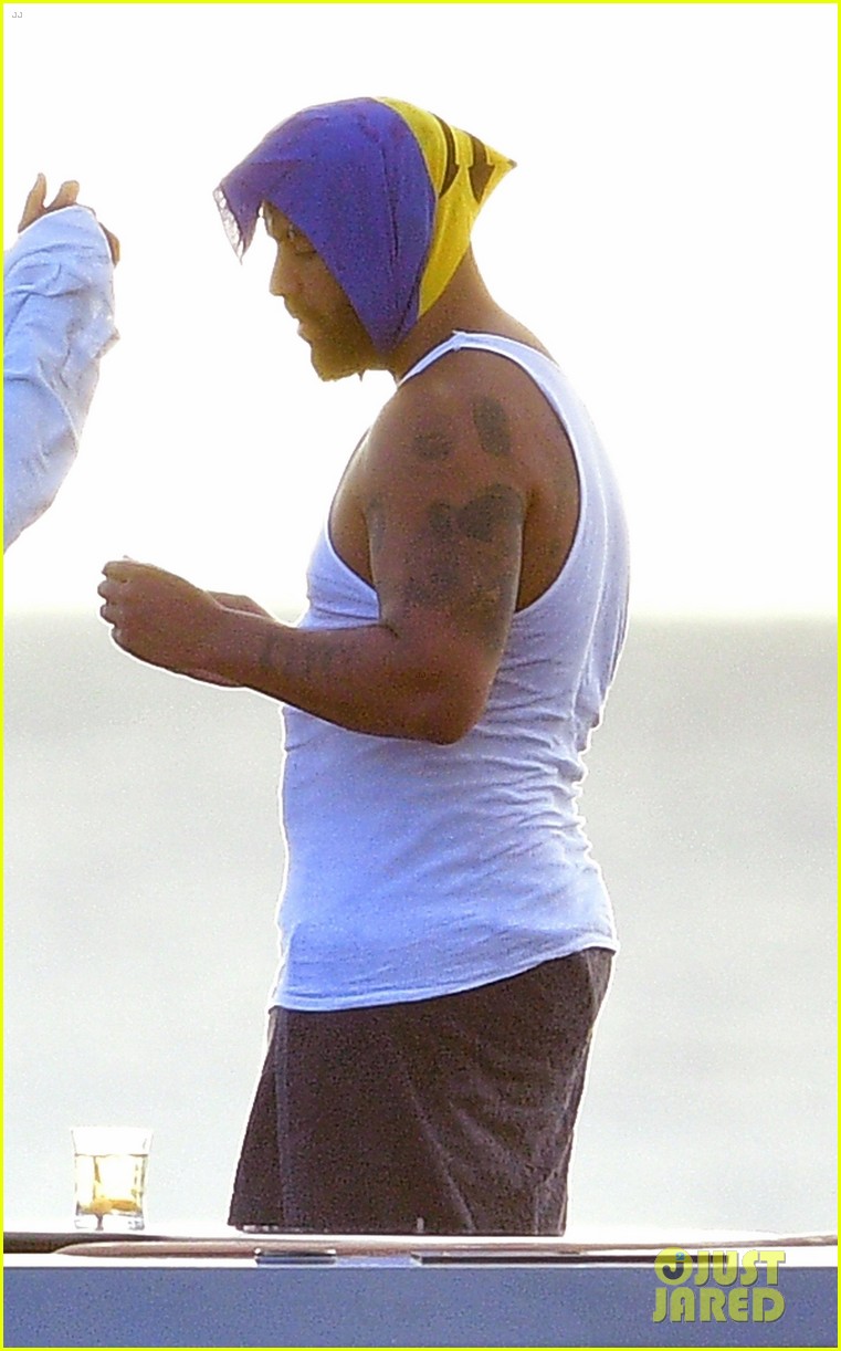 Drake Takes a Dive Into the Ocean While Boating in Barbados: Photo ...