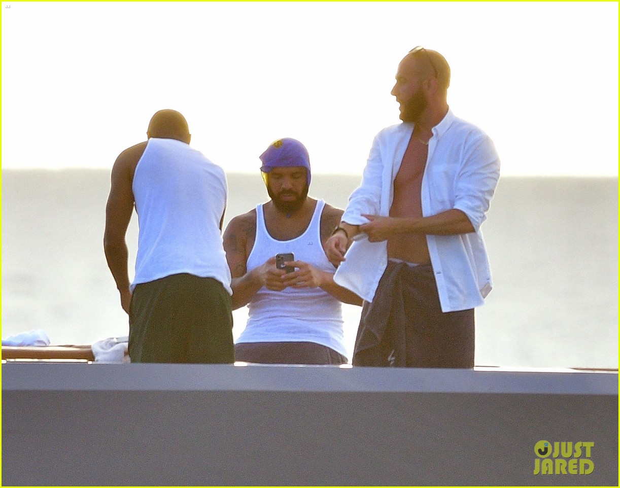 Drake Takes a Dive Into the Ocean While Boating in Barbados: Photo ...