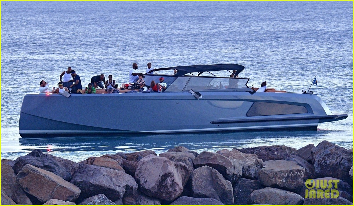 Drake Takes a Dive Into the Ocean While Boating in Barbados: Photo ...