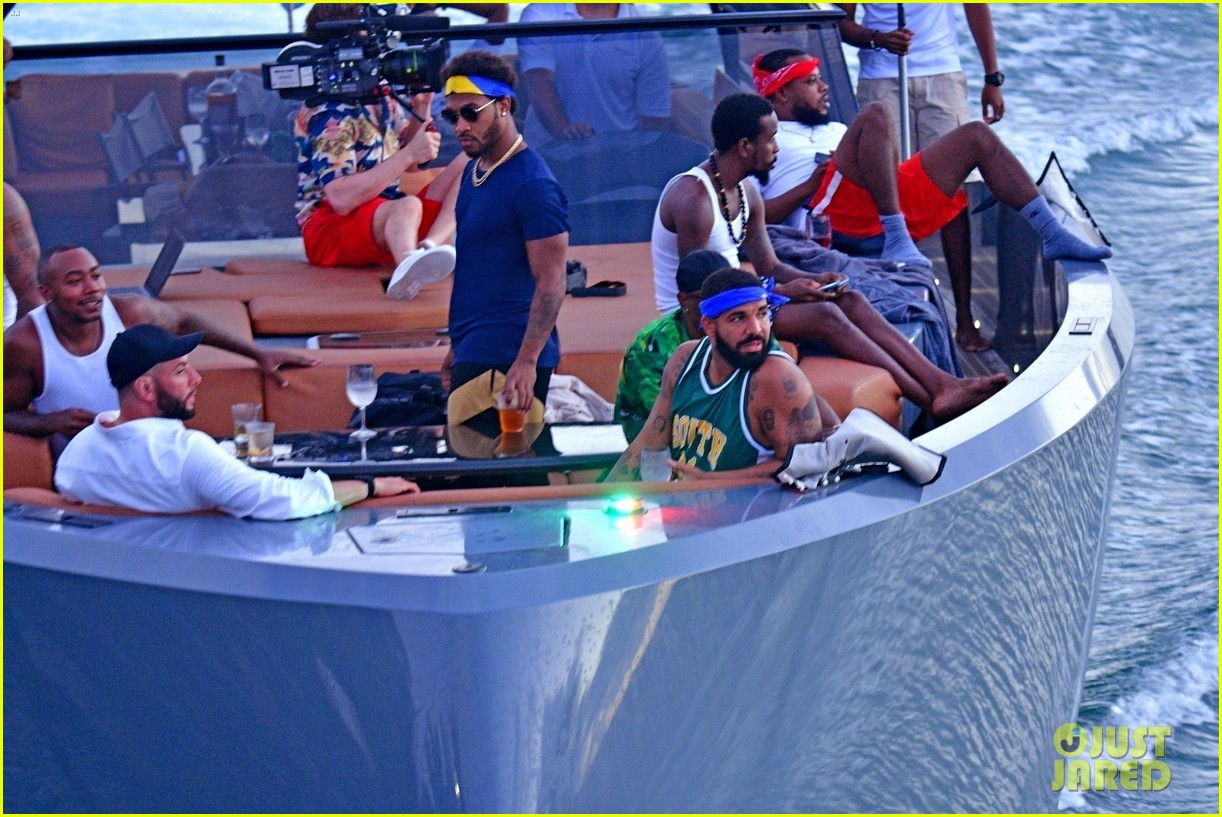 Drake Takes a Dive Into the Ocean While Boating in Barbados: Photo ...