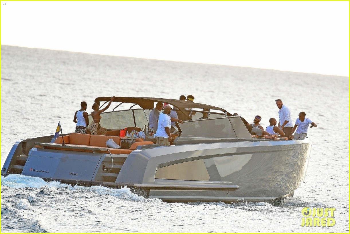 Drake Takes a Dive Into the Ocean While Boating in Barbados: Photo ...
