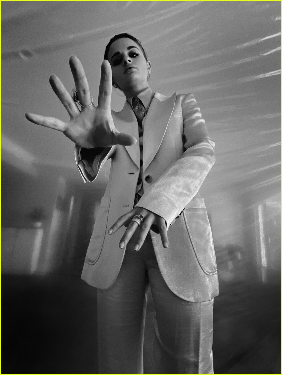 Joey King Poses for a Zoom Photo Shoot for New Magazine Cover!: Photo ...