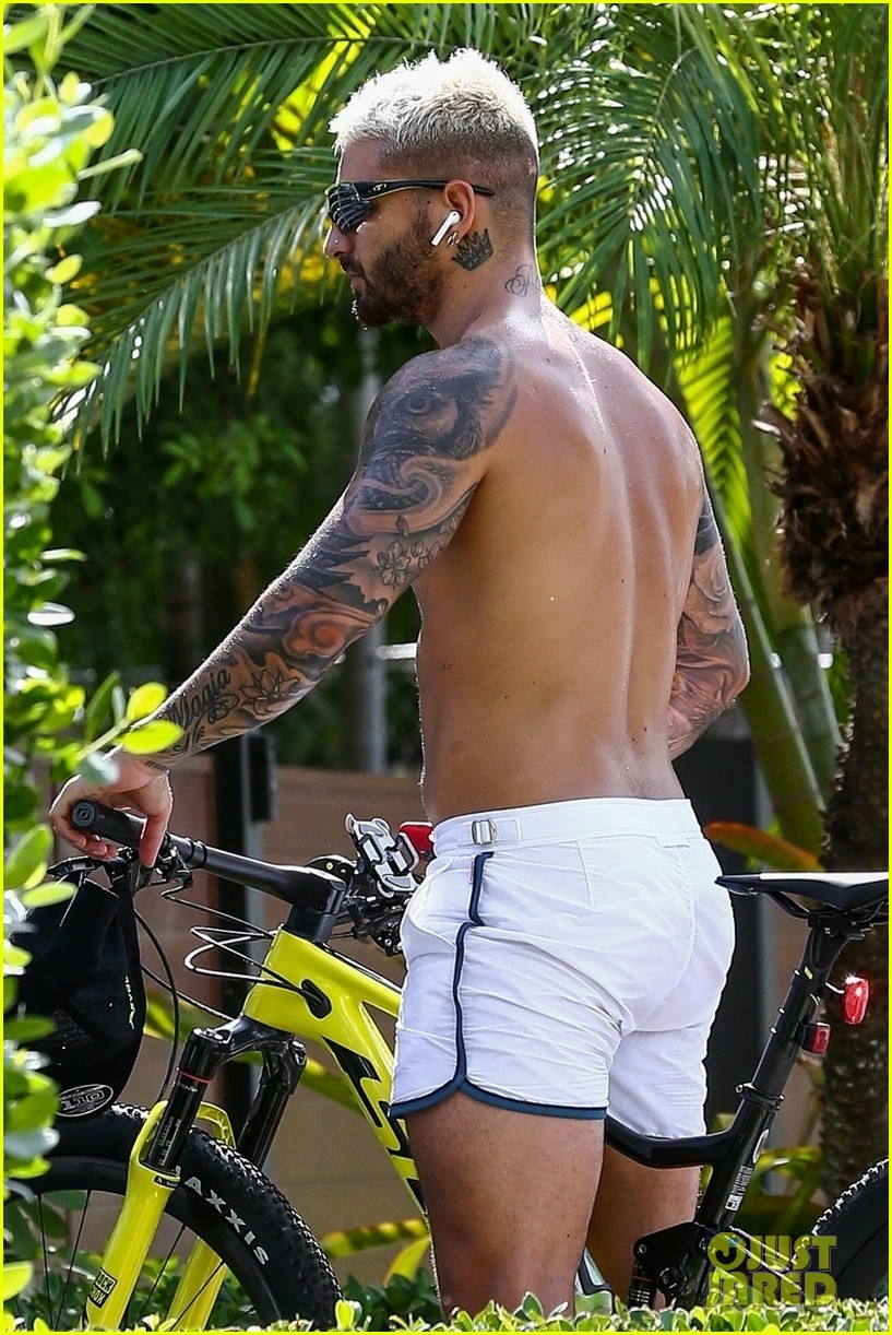 Maluma Goes Shirtless For A Bike Ride Around Miami: Photo 4467476 ...