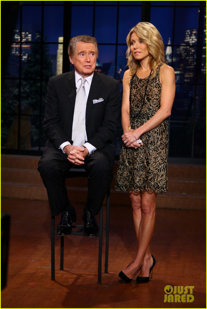 'Live!' Hosts Kelly Ripa & Ryan Seacrest Pay Tribute to Regis Philbin ...