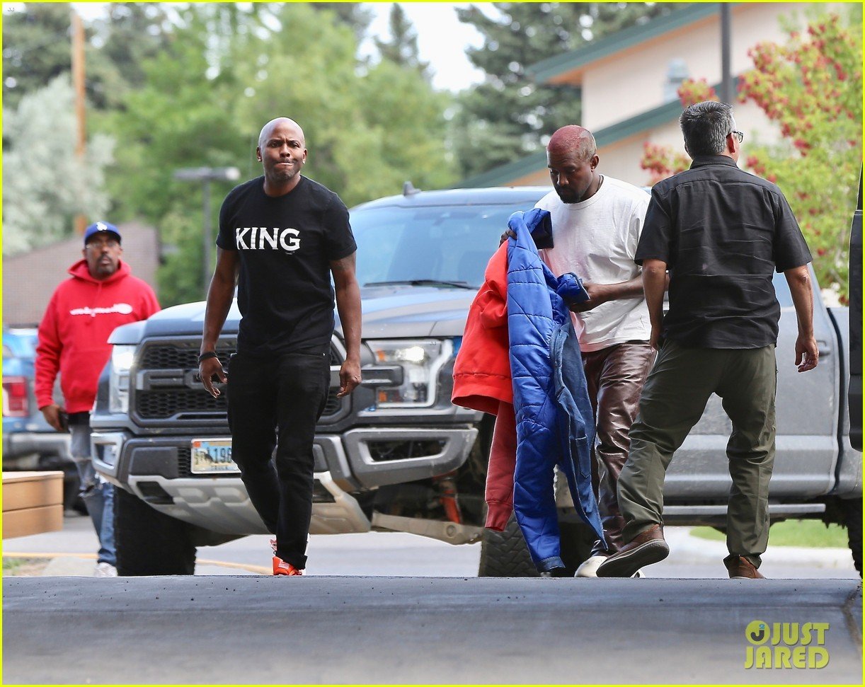Kanye West Makes Quick Trip to Hospital in Wyoming: Photo 4471911 ...