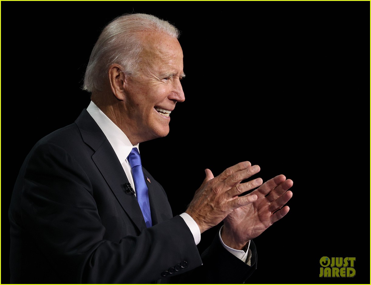 Joe Biden & Kamala Harris Wear Masks to Watch DNC Fireworks Show ...