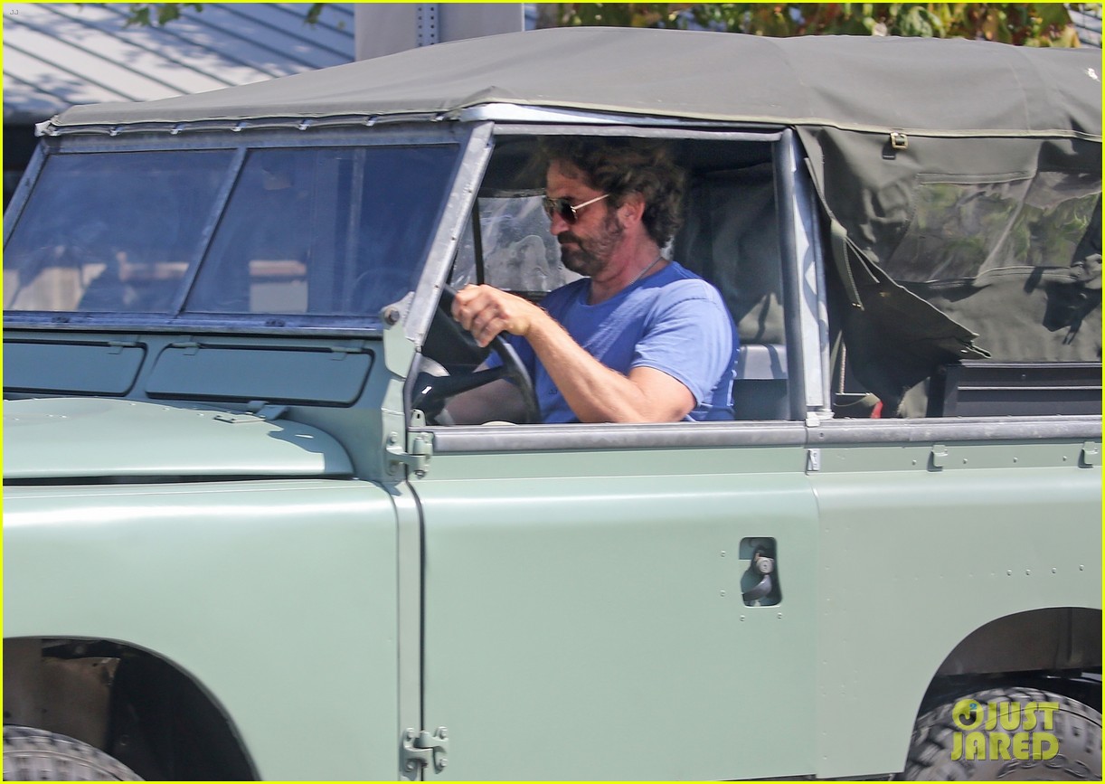 Gerard Butler Takes His Vintage Land Rover for a Ride in Malibu: Photo ...