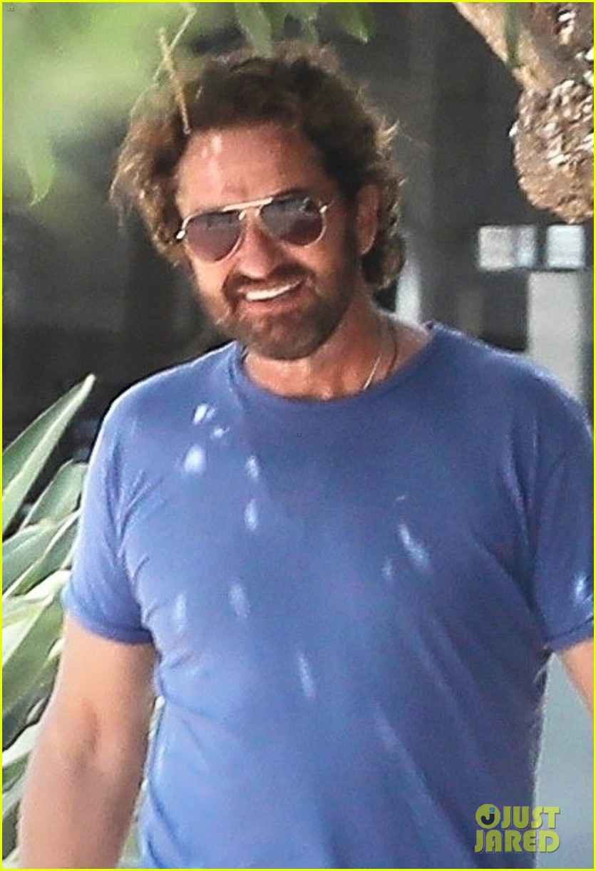 Gerard Butler Takes His Vintage Land Rover for a Ride in Malibu: Photo ...