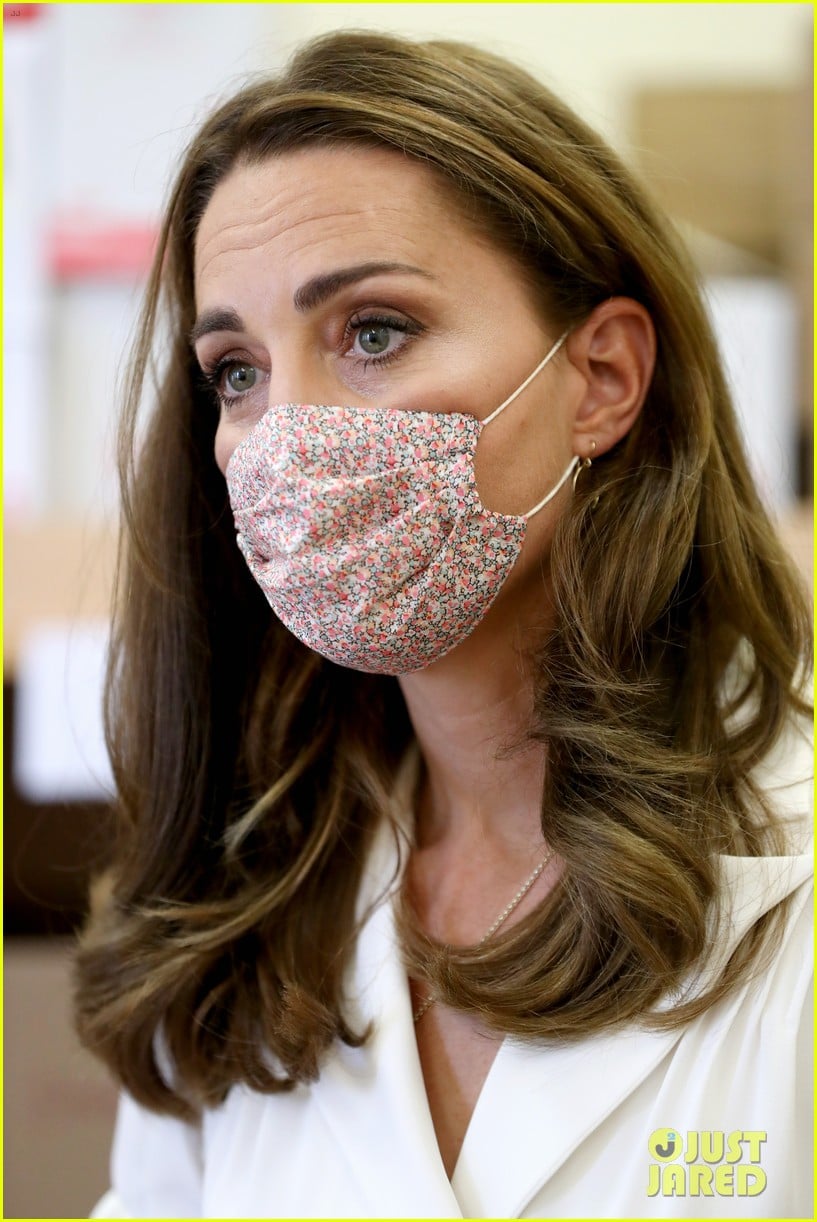 Kate Middleton Wears A Face Mask During Public Appearance To Baby Basic ...
