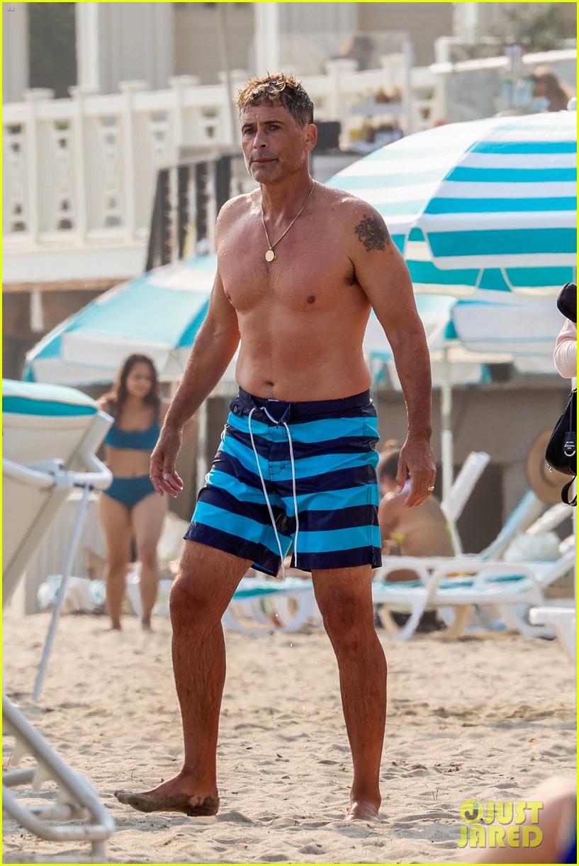 Rob Lowe Shows Off Fit Shirtless Figure at the Beach!: Photo 4477355 ...