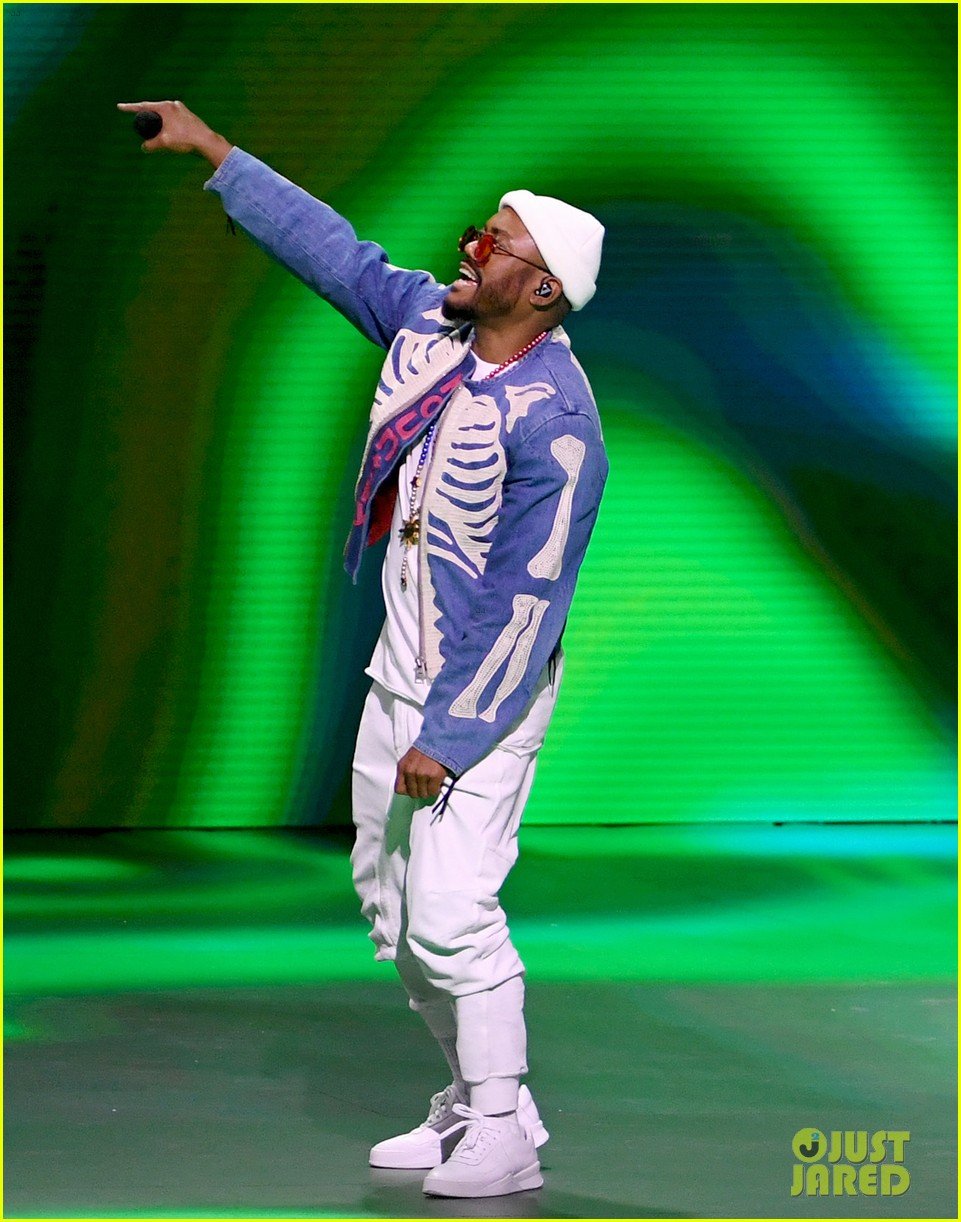 J. Rey Soul Sings Fergie's 'I Gotta Feeling' Parts for Black Eyed Peas ...